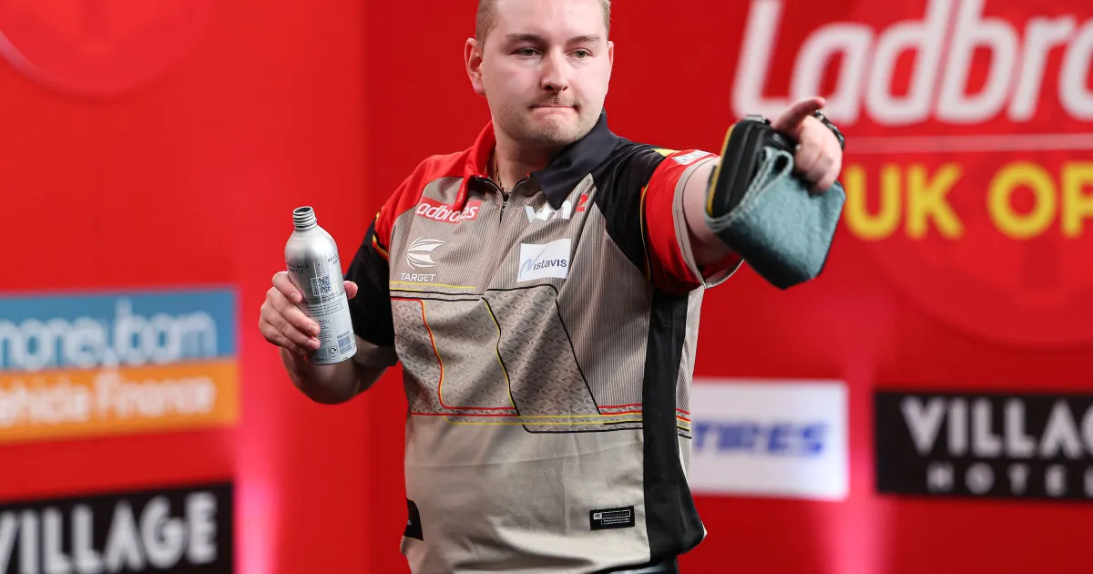 Dimitri van den Bergh survives missed matchdarts from Luke Humphries to ...