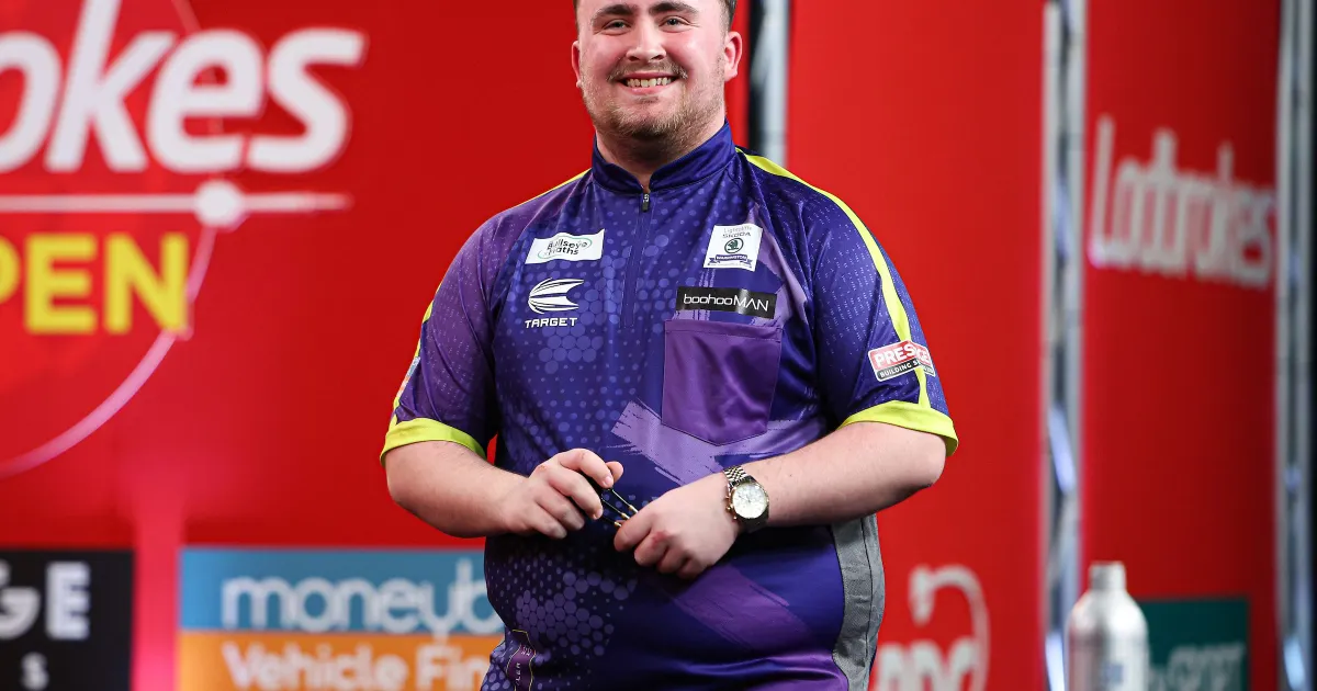 "He's still pulling out shots from everywhere" - Colin Lloyd backs ...