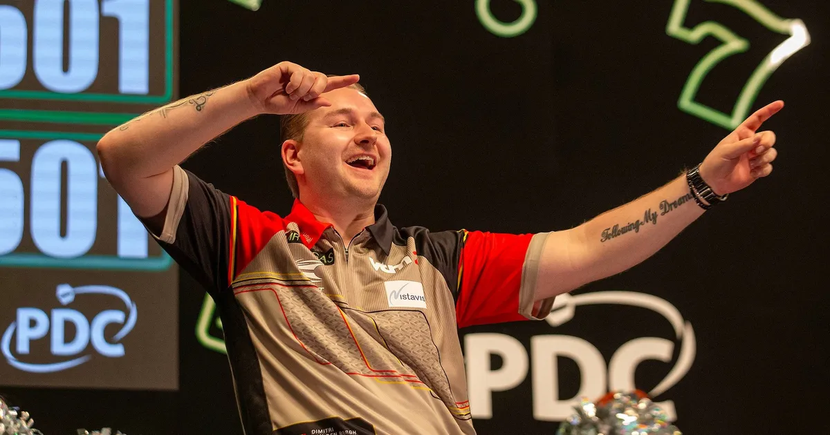 Michael Smith survives in James Wade thriller as Dimitri van den Bergh ...