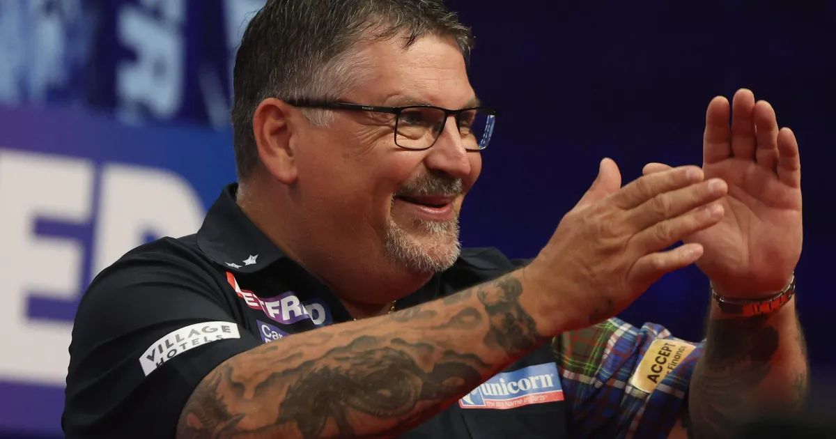 Gary Anderson's ridiculous 123+ average unsurprisingly tops the charts ...