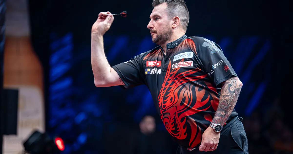 Clayton v Searle leads semi-final line-up at Players Championship 30