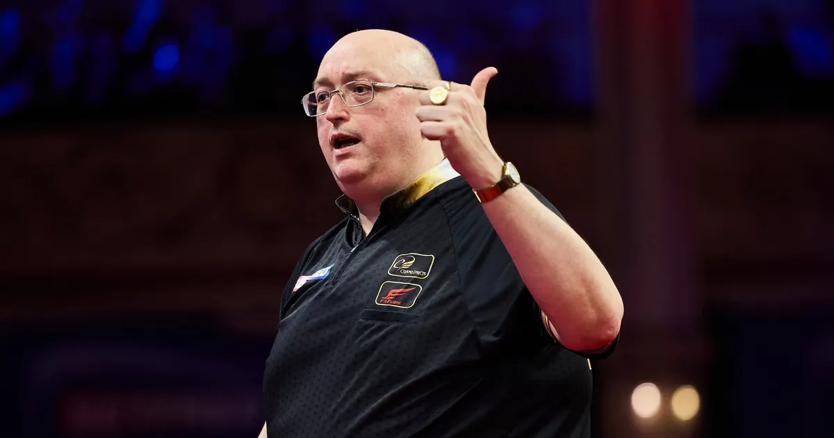 Golden Andrew Gilding survives matchdart nerves to see off Martin ...