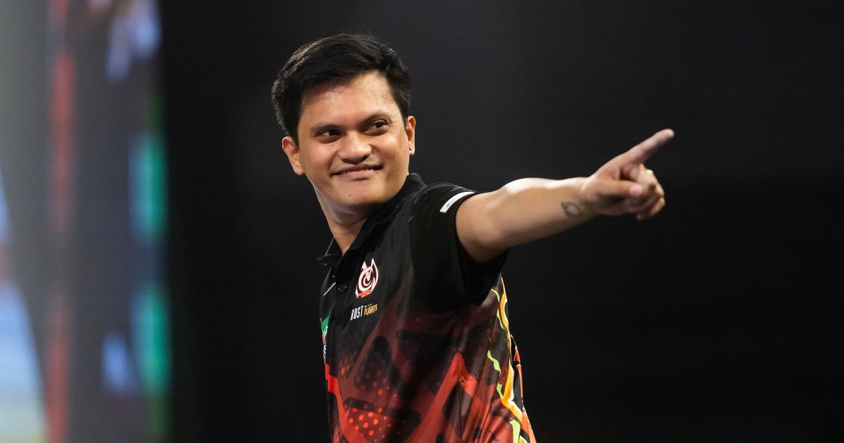 Awesome Alexis Toylo eliminates Richard Veenstra early in World Darts ...