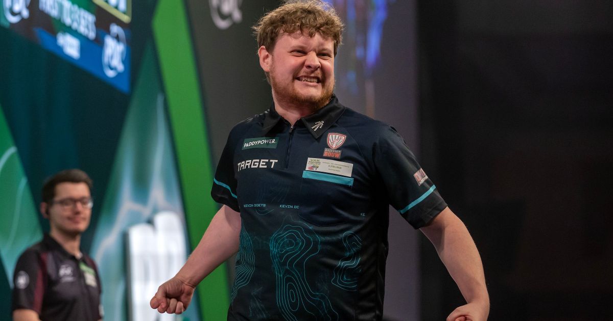 Doets there it is! Kevin Doets rides out Ratajski rollercoaster and ...