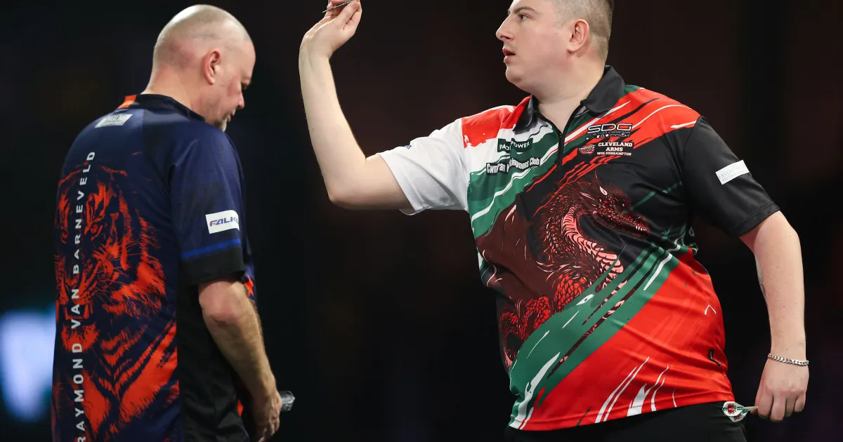 Bye bye Barney! Nick Kenny batters below-par Van Barneveld to set up ...