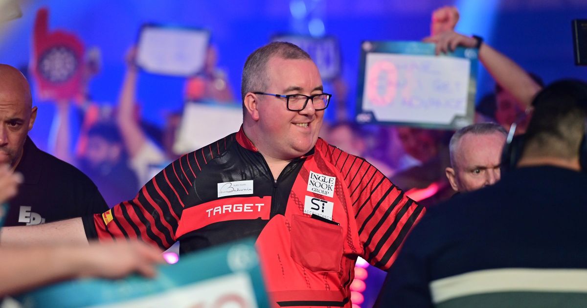 Superb Stephen Bunting dumps out World No.1 Luke Humphries to book ...