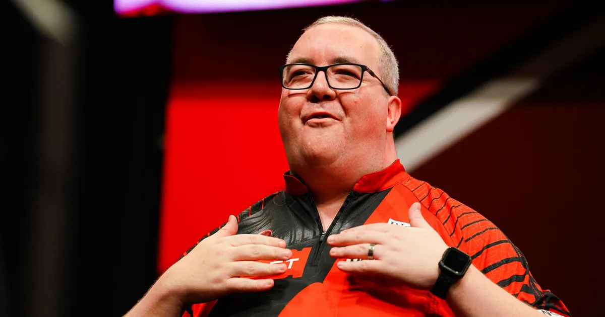 Stephen Bunting defies 105 average to defeat Gian van Veen in thriller ...