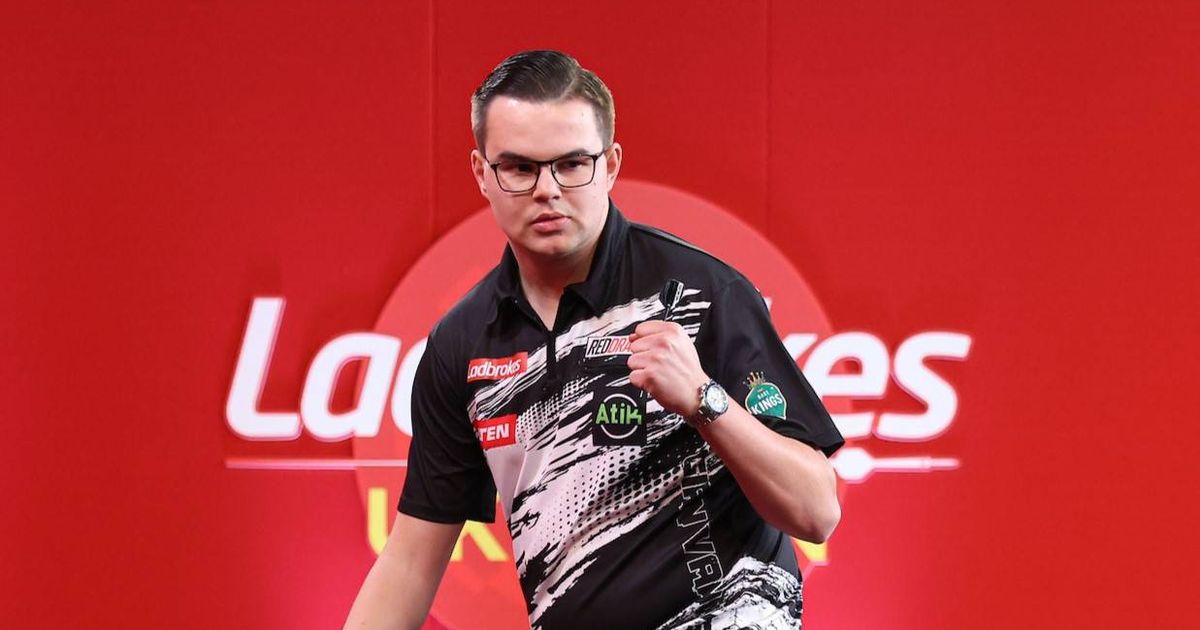 World Youth Championship 2025 | Gian van Veen fends off mid-match ...