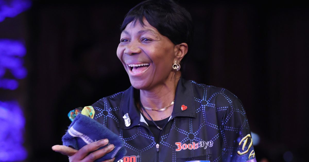 Jim McEwan and Deta Hedman capture WDF titles at England National Singles