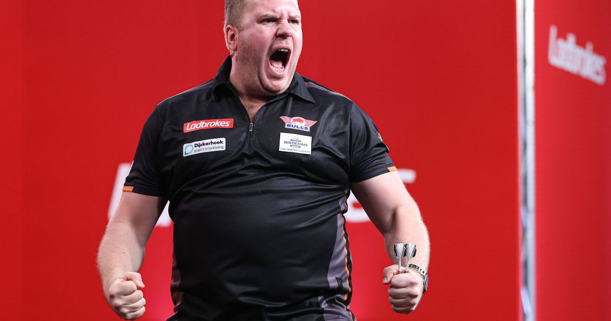 Dirk van Duijvenbode hits nine-dart finish during Players Championship ...