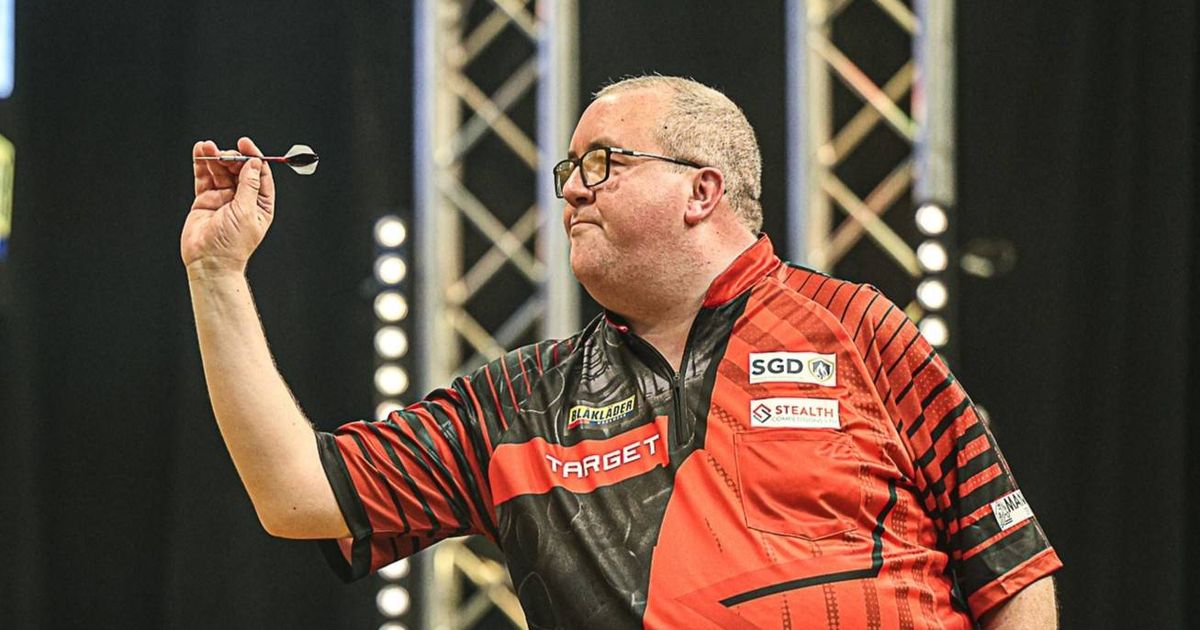 Top two seeds Luke Humphries and Stephen Bunting comfortably advance in ...
