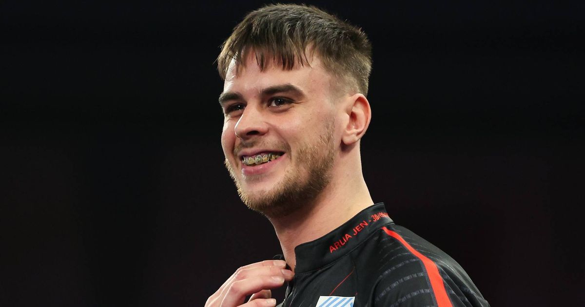 "That might be the biggest idiot to ever play darts" – Dom Taylor ...