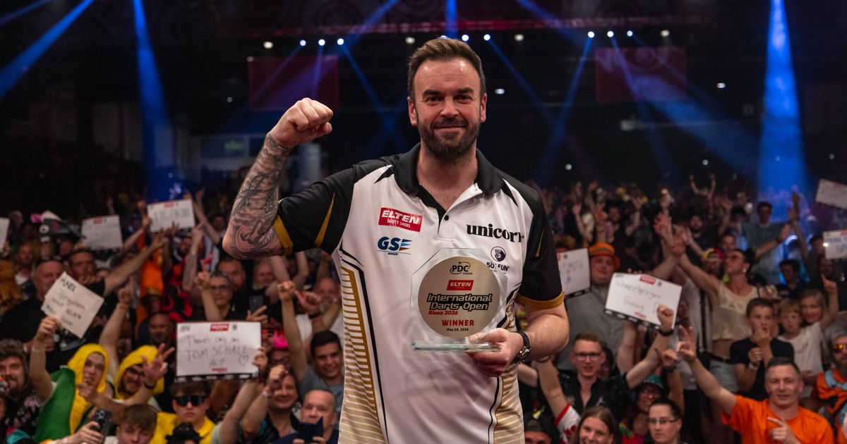 1,782 days later! Ross Smith joins Michael van Gerwen, Luke Littler and ...