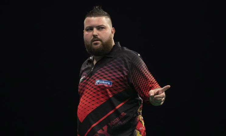 Nine-Dart Hero Smith overcomes Gurney