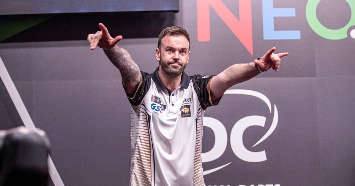 Ross Smith übersteht sechs Matchdarts Ritchie Edhouse' und trifft im ...