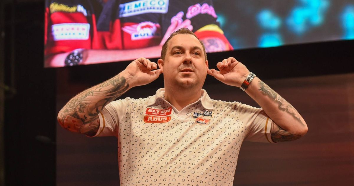 "Michael van Gerwen schleuderte Rowby-John Rodriguez über den Tisch ...