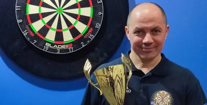 Omelchenko moest vluchten voor de Russen en staat nu op WK Darts: 'Nu ...