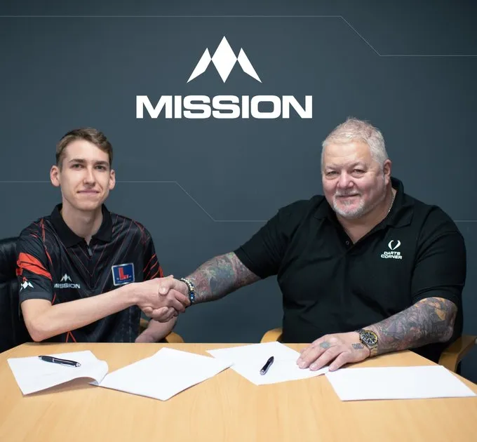 Talentvolle Hongaarse darter krijgt contract bij Mission Darts
