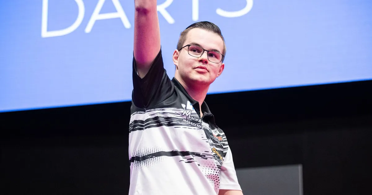 Van Veen slaat na Nederlandse finale voor vierde keer toe met titel op PDC Development Tour