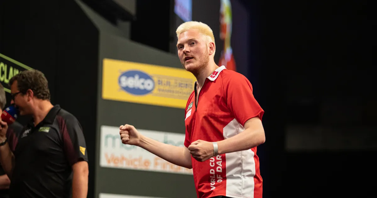 Drue Reus maakte indruk op World Cup of Darts: "Studies krijgen nog even prioriteit, maar ...