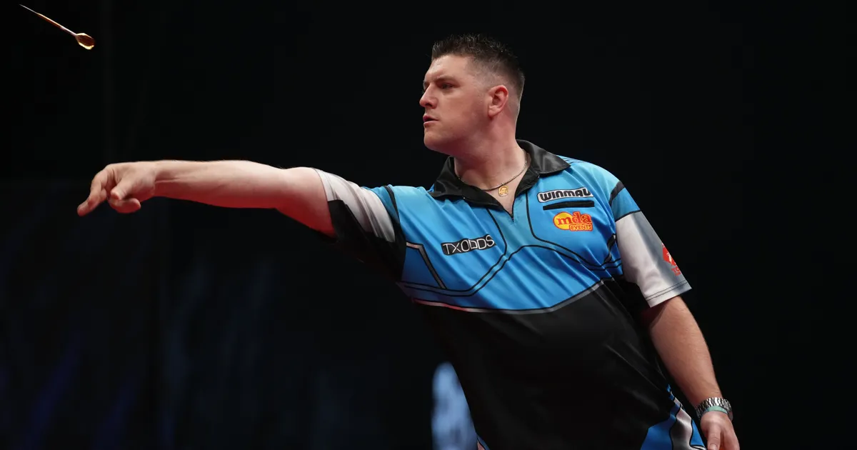 Partner van Daryl Gurney schopt hem dikwijls richting het trainingsbord ...