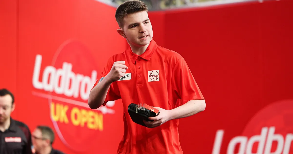 Jenson Walker verslaat twee voormalig WK-finalisten en wint speelweek ...