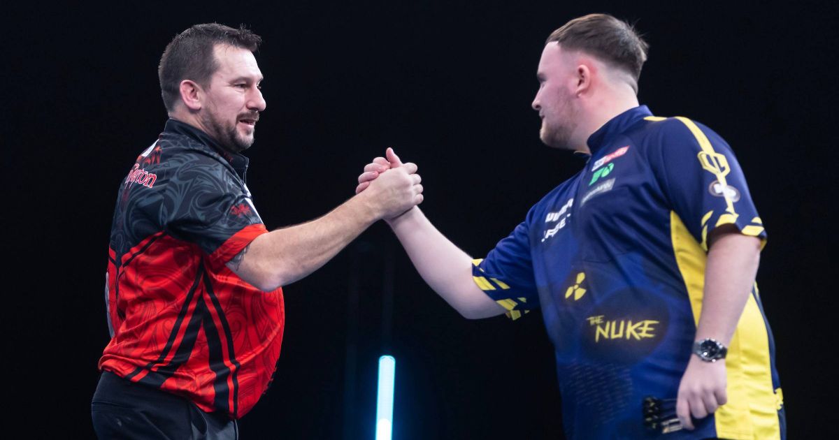 Jonny Clayton vloert wereldkampioen Luke Littler op Winmau World Masters