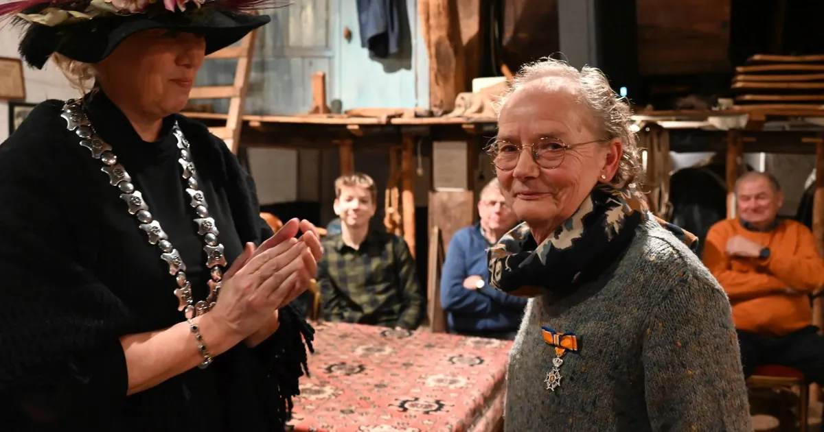 Bijzonder lintje voor Hennie Benak uit Ruinerwold