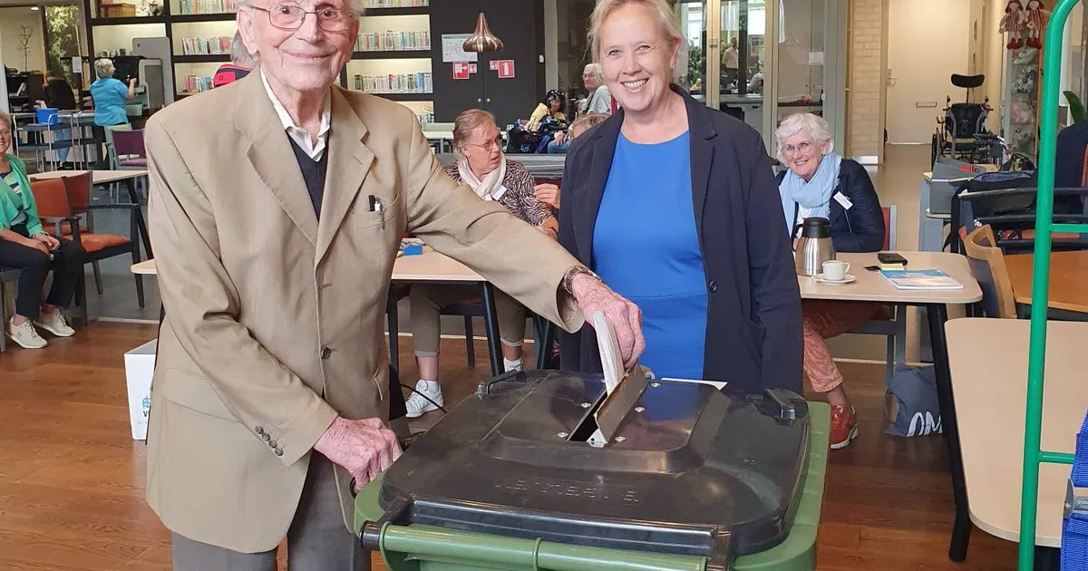 De 102-jarige Thomas Heite uit Zuidwolde stemt zijn hele leven al