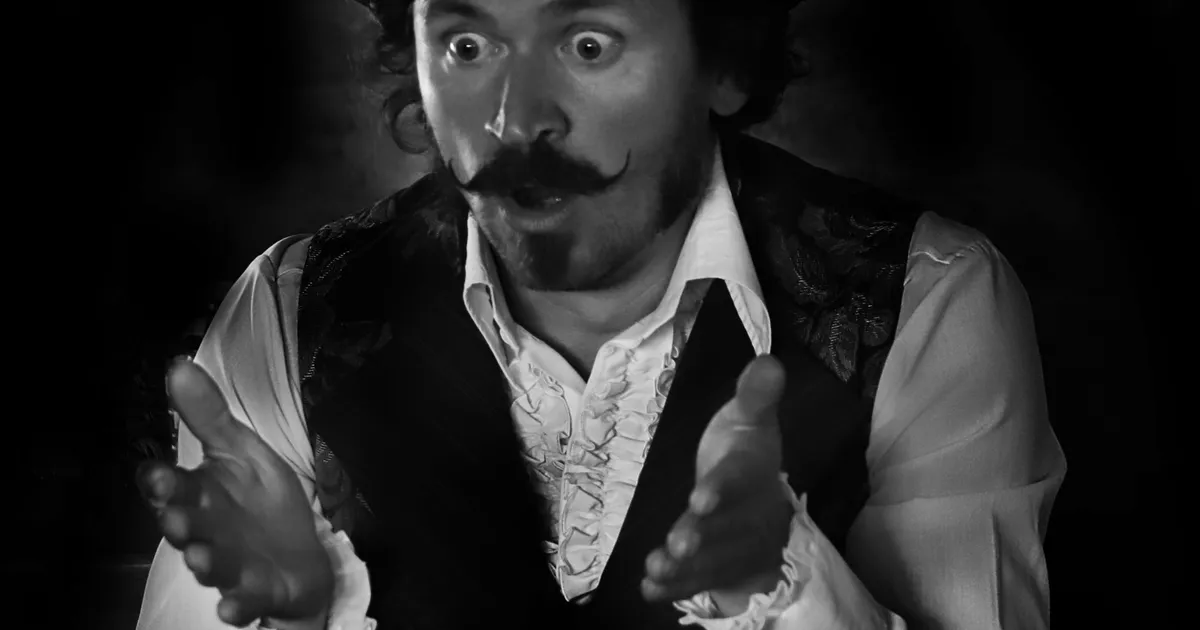 Vertelpodium Het Lopende Vuur start het nieuwe jaar met Meneer Zee