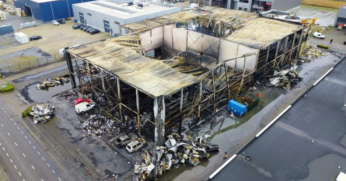 Ron zag zijn bedrijfspand tot aan de grond afbranden, maar hij gaat door