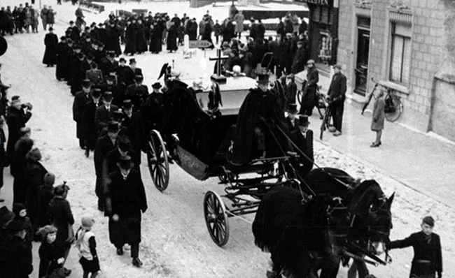 Het verhaal achter de koets en bezichtiging van de begrafeniskoets van ...