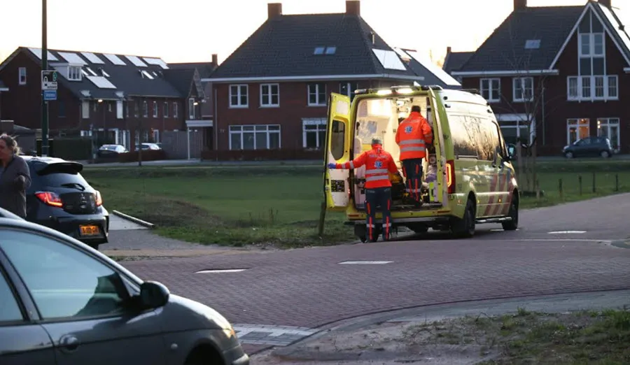 Jonge fietsster gewond bij botsing met auto