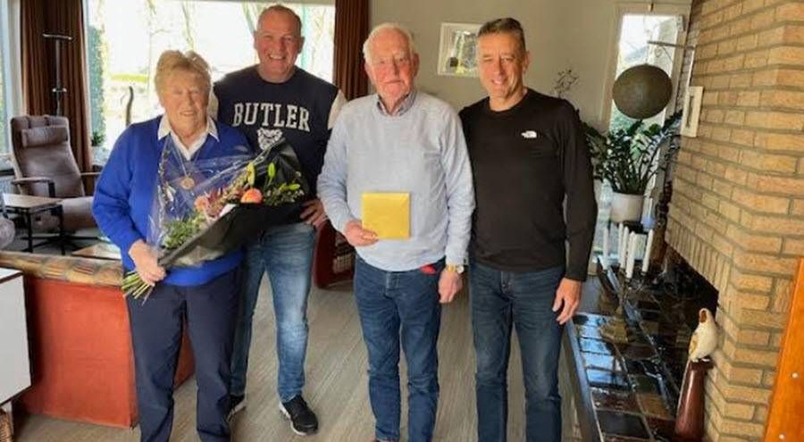 VV Dongen zet Berry van Eijk en echtgenote in de bloemetjes