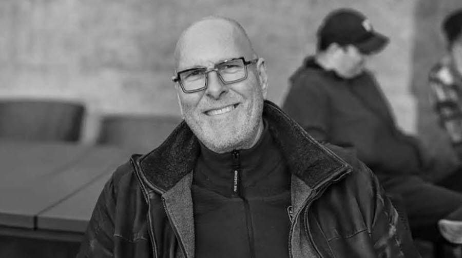 In memoriam – Paul van den Hoven