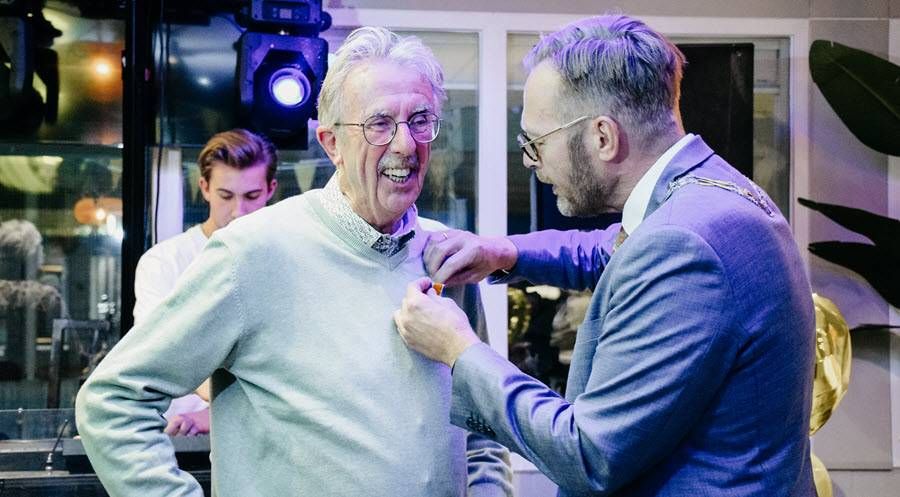 Koninklijke onderscheiding voor erevoorzitter Bert Evers
