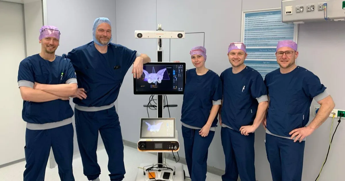 Voor het eerst een nieuwe heup geplaatst met behulp van robot