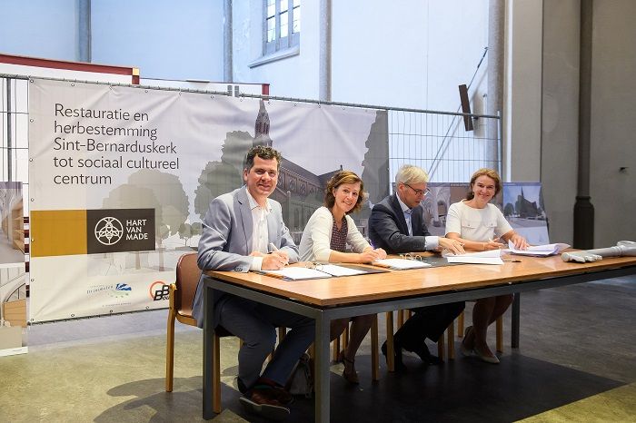 Overdracht sleutel symbool voor start Dorpshart Made