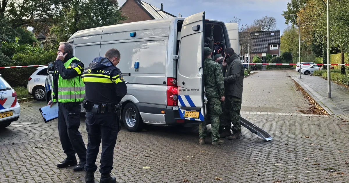 Politie ontruimd woningen en inzet EOD aan de Boerenbond in Bennekom