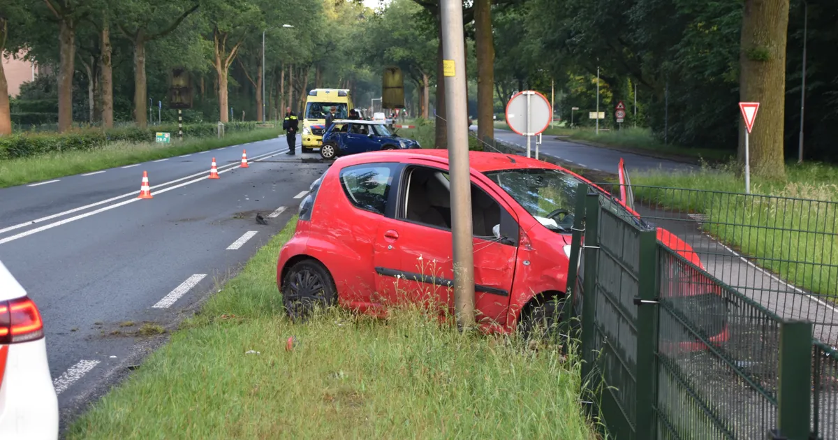 Gewonde bij botsing tussen twee auto’s op de N224 in Ede