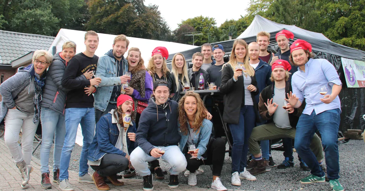 Veluwse Bokkentocht fietsers 'laveren' van kroegie naar kroegie