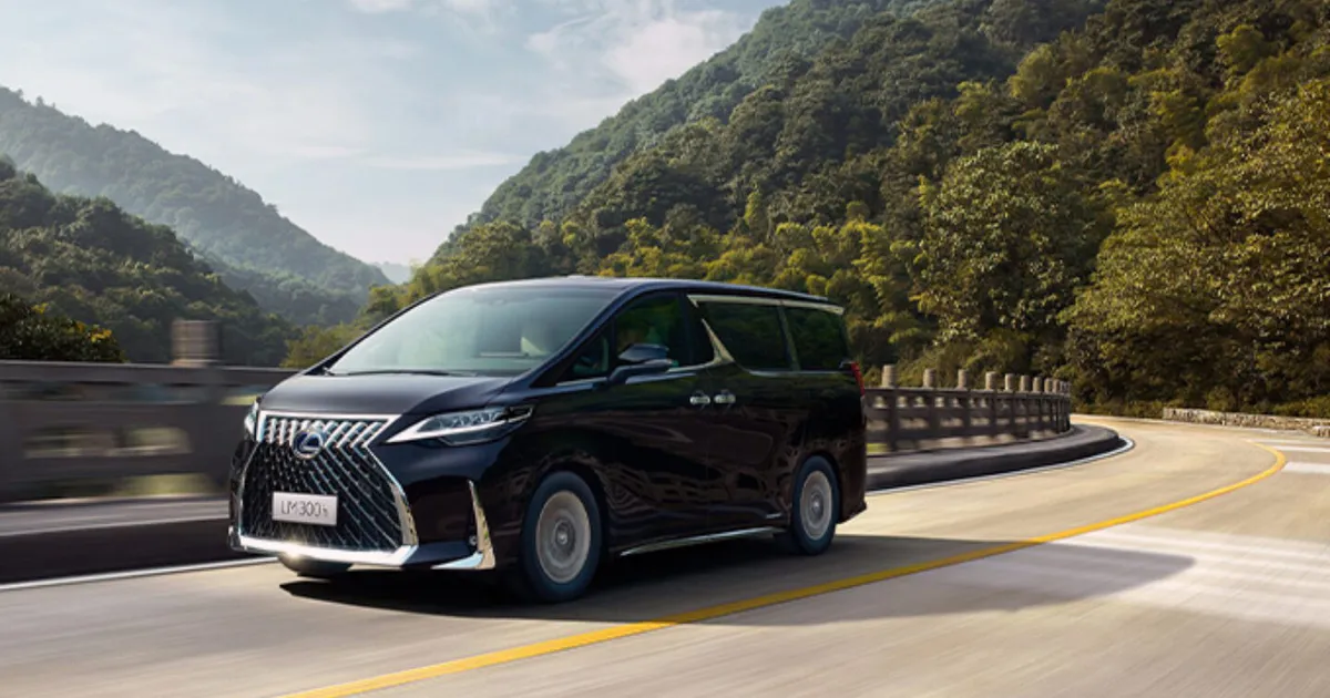 De nieuwe bus van Lexus is het privévliegtuig dat wél de weg op mag