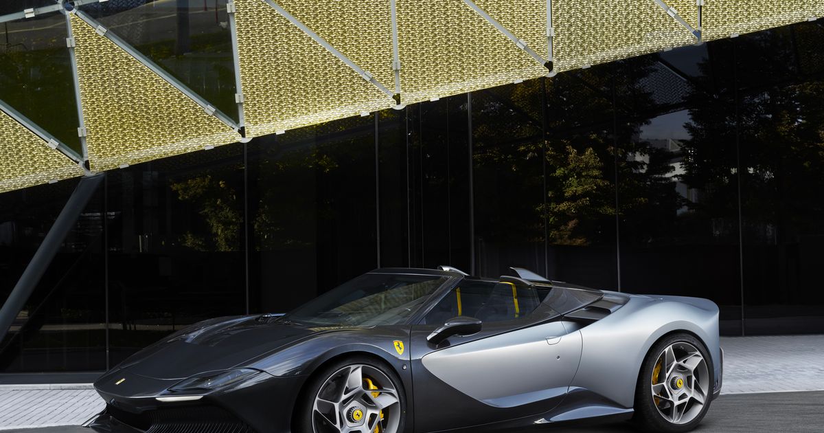 Met de Ferrari SP-8 wordt weer een heerlijk speeltje afgeleverd