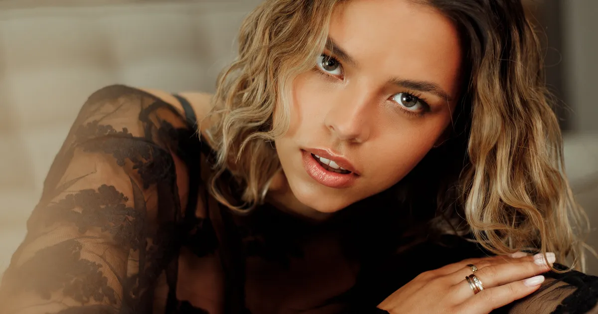 FHM Shoots: ex-Bachelorettes Indigo Oord, Isabella Opdam en Anna Noelle