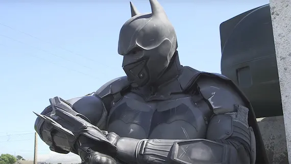 Real life Batman pak breekt wereldrecord met 23 functionerende gadgets