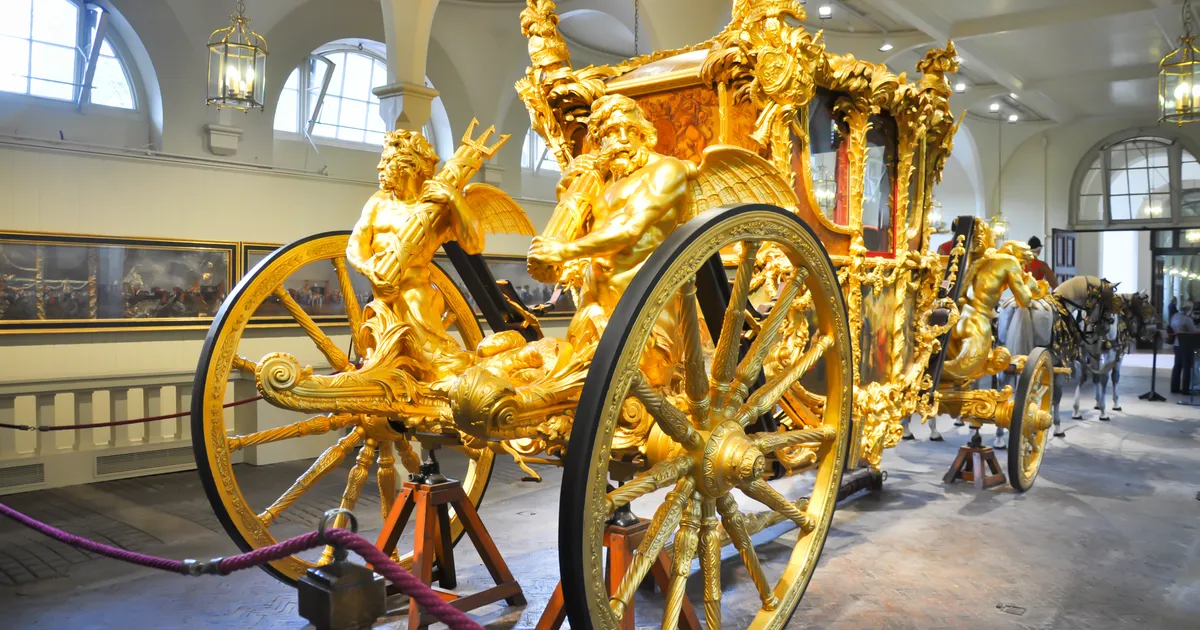 Gouden Koets uit Netflix-serie voor groot bedrag geveild