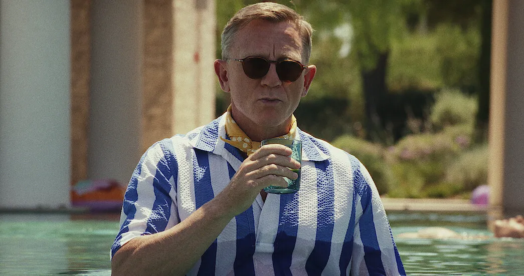 Daniel Craig maakt zijn naam waar in Netflix-knaller ‘Glass Onion: A ...