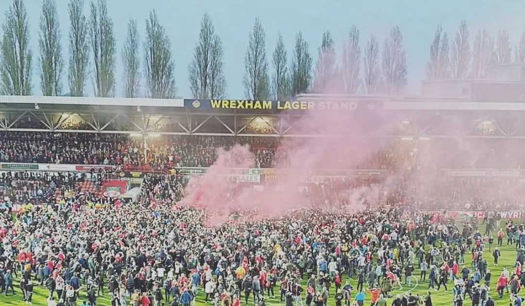 Wrexham's Turf Pub 'leeggedronken' na de historische promotie naar de EFL
