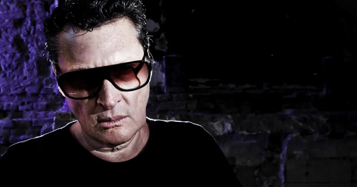 Barry Hay: de man achter de zwarte zonnebril