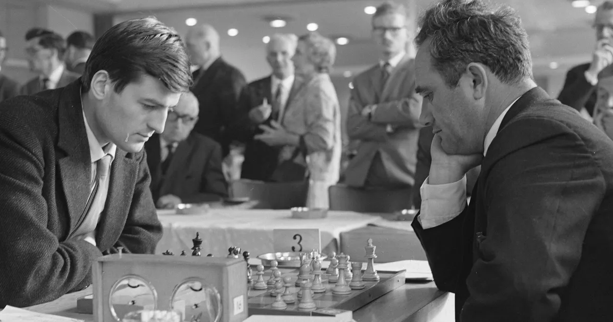 YouTube-schaker Antonio Radic buitenspel gezet vanwege ‘racistische ...